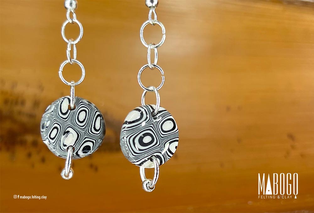 Aretes White Waves - Mabogo Felting & Clay - Joyería